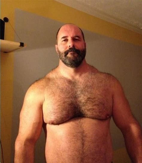 Pin De Sam Kuglen En Skuglen Hombres Maduros Hombres Losas Macizas