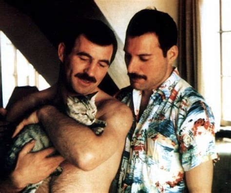 Весь мир знает Фредди Меркьюри как яркого уверенного в себе артиста Но только одна женщина