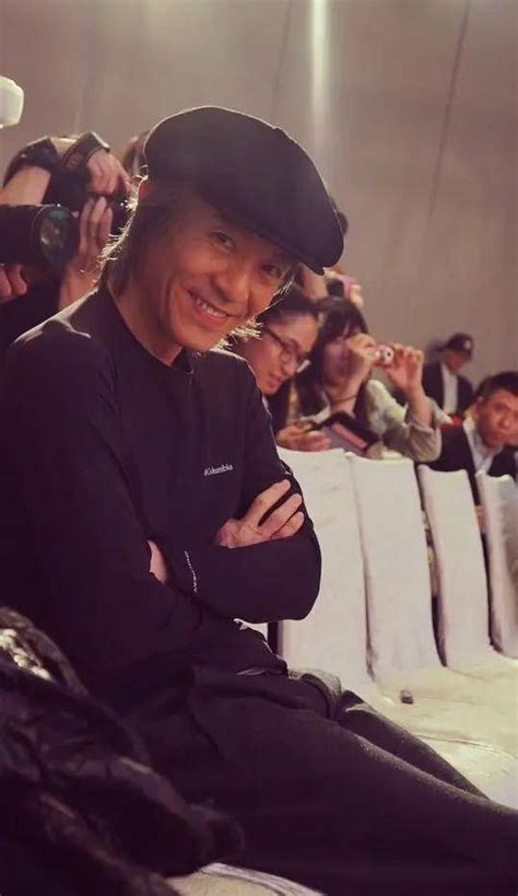 60岁周星驰分享海上冲浪视频 身姿矫健状态超好 搜狐大视野 搜狐新闻