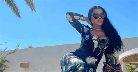 هيفا وهبي باطلالة جريئة بالفضي المكشوف شاهدوا جمالها صور