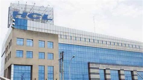 Hcl Tech Share Price Gains Infosys Loses Ahead Of Q3 Earnings Stock
