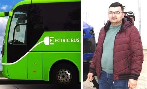 Stații De încărcare Pentru Vehicule Electrice și Microbuz Electric Pentru Elevi Două Dintre