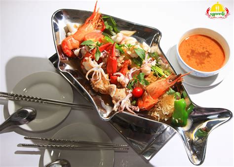 စိတ်မကြည်တဲ့ Monday ကို 🔥 ချဉ်ချဉ်စပ်စပ် ပင်လယ်စာတွေစားရင်း ကျော်ဖြတ်မယ