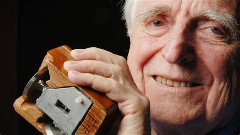 Biografi Douglas Engelbart Penemu Mouse Yang Merevolusi Komputasi Tuan Guru
