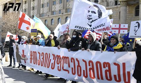 თბილისის საქალაქო სასამართლოსთან მიხეილ სააკაშვილის მხარდამჭერი აქცია მიმდინარეობს