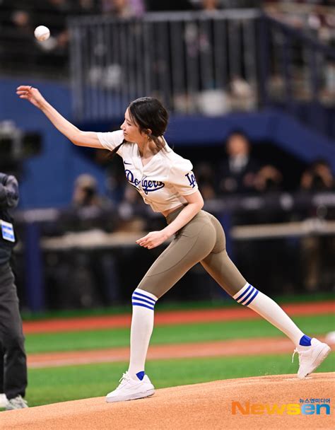 전종서 모두가 놀란 레깅스 패션 시구[포토엔hd] 손에 잡히는 뉴스 눈에 보이는 뉴스 뉴스엔