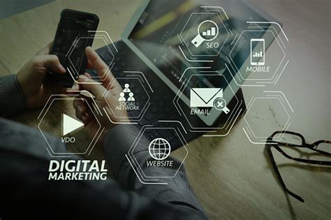 사업가 손 작업 개념 사진 전문 투자자 새로운 시작 프로젝트입니다 재무 관리자 회의 합니다 디지털 태블릿 화면 디자인 스마트폰 사용 하 여 컴퓨터를 도킹 합니다 태양 플레어