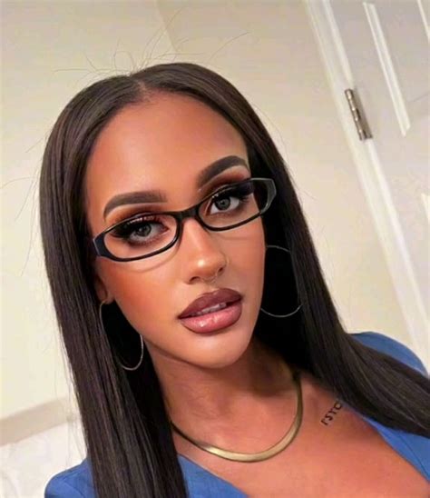 Zoey Sinn Zoeysinn4 Posts X
