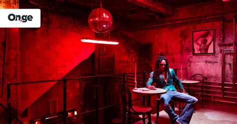 დაათვალიერეთ ლენი კრავიცის გლამურული სასახლე პარიზში — ფოტოები