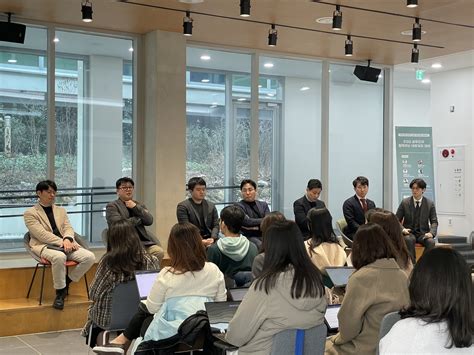 카카오임팩트 카카오 크리에이터스 스튜디오 수강생 모집 콘텐츠 창작자 육성과 발굴을 위해 마련한 소규모 창작클래스웹툰 이모티코느 글쓰기입니다 자세한 내용은 아래