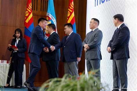 УИХ ын шинээр сонгогдсон гишүүд үнэмлэхээ гардан авлаа