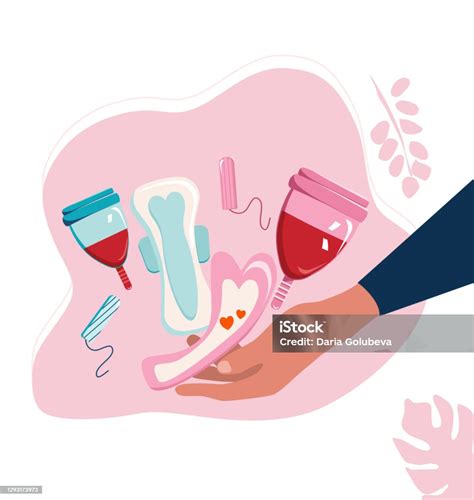 위생 패드를 들고 손 혈액과 탐폰 생리 컵 인기 있는 위생 용품과 기간 테마 선택 개념 제로 폐기물 및 환경 보호 변경에 대한