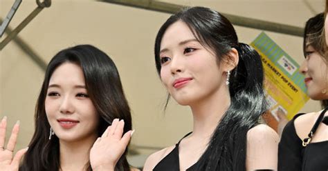 프로미스나인 박지원 팬들에게 반갑게 인사 [사진]