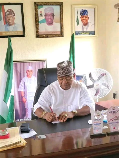 Hon Moshood Adeleke Hails Offa Lg Chair On Birthday