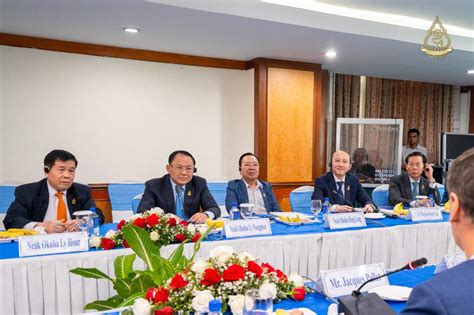 អ្នកឧកញ៉ា លី យ៉ុងផាត់ ប្រធានសមាគមឧកញ៉ាកម្ពុជា ជួបពិភាក្សាការងារជាមួយ