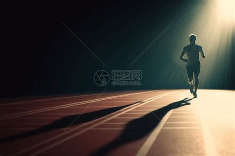 运动员的背影高清图片下载 正版图片600061960 摄图网