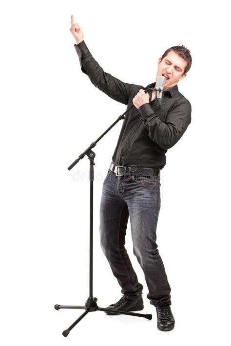 Portr T In Voller L Nge Eines M Nnlichen S Ngers Der Ein Lied Durchf Hrt Stockbild Bild Von