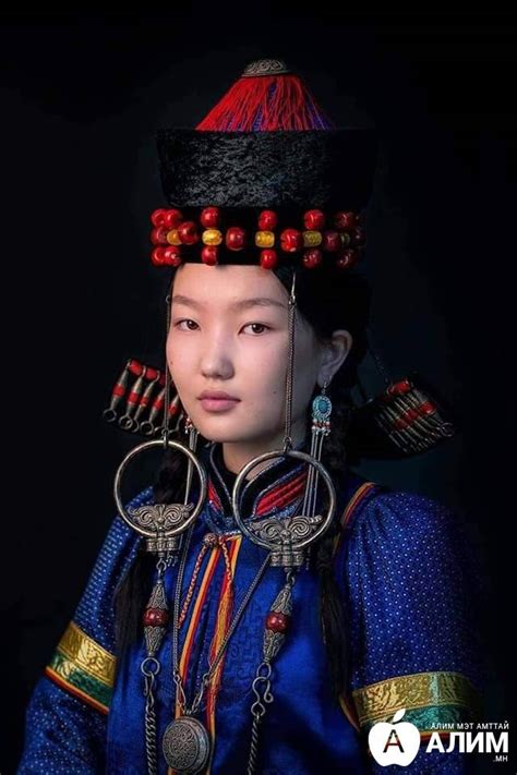 Буриад бүсгүйн хөрөг зураг 60 сая төгрөгөөр зарагдлаа