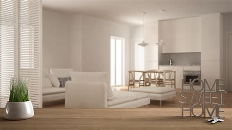 나무 테이블 책상 이나 선반 화분된 잔디 공장 집 열쇠와 3d 문자 만들기 단어 홈 스위트 홈 현대 거실 건축 인테리어 디자인