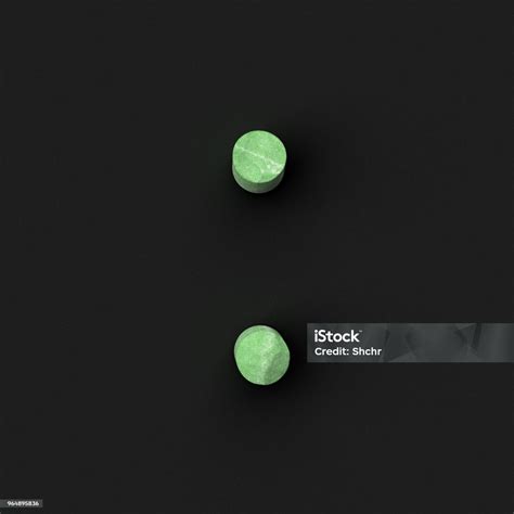 거친 칠판 3d에 콜론 문장 부호 또는 수학 연산 부문 기호 같은 조립 녹색 보도 또는 흑 초 글꼴 이미지 렌더링 0명에 대한 스톡 사진 및 기타 이미지 Istock