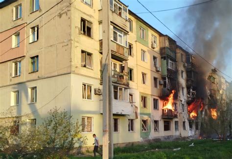 У Павлограді після атаки дронів горить багатоповерхівка загинула жінка Читайте на Ukr Net