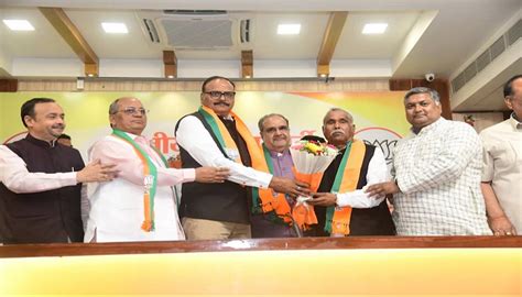 Lok Sabha Election 2024 Big Blow To Samajwadi Party Devendra Singh Yadav Former Mp Close To