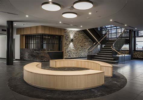 Commercial Spatial Expressions