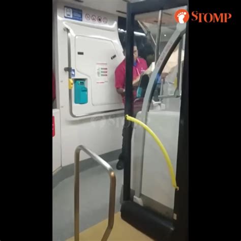 Smrt Bus Captain Praised For Assisting Wheelchair User And Carrying Passengers Trolley Off Bus