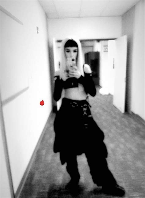 Poppy Updates On Twitter Poppies That Poppy Poppy Singer