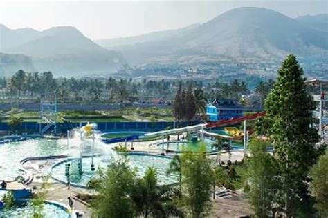 Cipanas Garut Rasakan Sensasi Berendam Yang Bikin Hangat Insiden 24