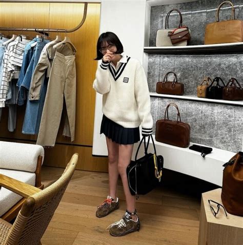 Miu Miu 三度聯乘 New Balance 再次引起搶購潮！終於上架的「雙鞋帶 530 Sl」更用上最流行的美拉德色