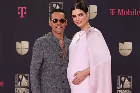 Marc Anthony Kisses Nadia Ferreira S Baby Bump