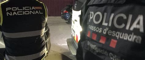 Tres Detenidos En Barcelona Tras Caer Una Red Que Falsificaba Permisos
