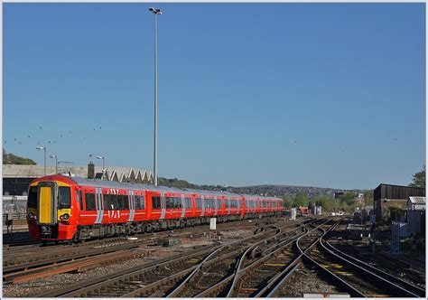 Ein Class 487 Verlässt Als Gatwick Express Brighton Richtung London