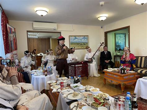 Xvii жарны “Үзэсгэлэн болгогч” хэмээгч усан туулай жилийн сар шинийн баярыг тохиолдуулан Польшид