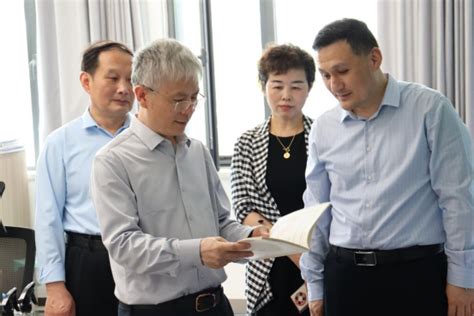 山东大学校长李术才视察山东大学实验学校 山东大学实验学校