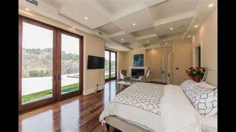 Los Angeles House With Ariana Grande Vibes Cama Sala De Estar