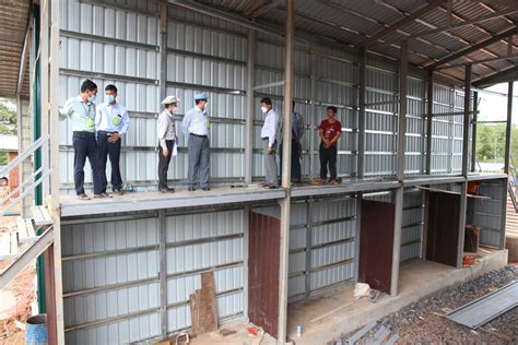 ကရင်ပြည်နယ်ဝန်ကြီးချုပ်ဦးစောမြင့်ဦး ကျုံဒိုး ကော့ကရိတ်လမ်းပေါ်ရှိ ယာဉ်စစ်ဆေးရေးဂိတ်နှင့