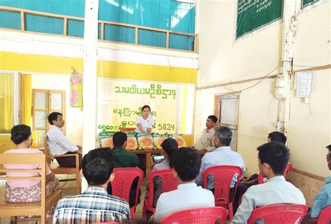 ရွှေတောင်မြို့၌ နေကြာစိုက်ပျိုးမည့် တောင်သူများအား မျိုးစေ့နှင့် ဓာတ်မ