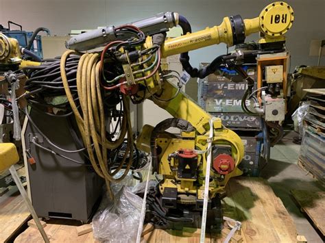 FANUC R2000iB 210F 210KG X 2655MM REACH 6 AXIS CNC ROBOT W R30iA CO