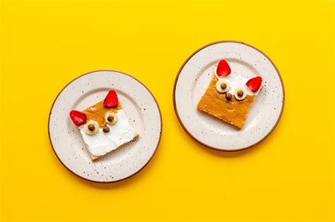 아침 식사를위한 어린이 샌드위치땅콩 버터와 딸기로 만든 여우 얼굴 건강한 식생활에 대한 스톡 사진 및 기타 이미지 건강한 식생활 과일 귀여운 Istock