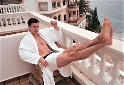 Filip Wolfe Sjunnessons Feet