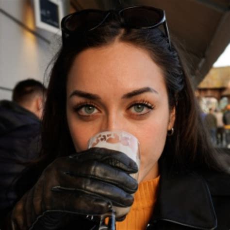 Maria Isabelle Archive