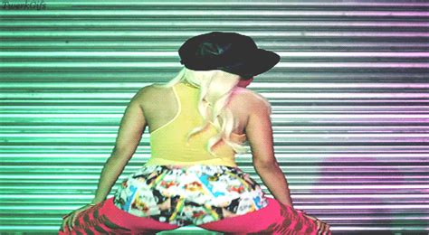 Nicki Minaj Twerking 