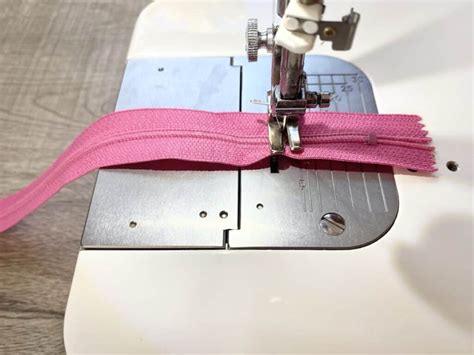 Easy Lined Zippered Pouch Tutorial Easy Things To Sew