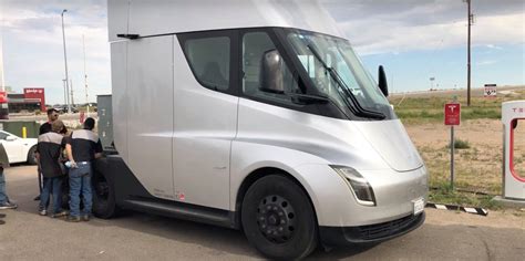 Tesla Semi Truck Range With Full Load Tesla Semi Truck Features Range
