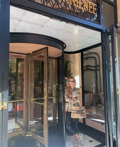 Elle Macpherson Nude And Lesbian Sex Scenes Scandal Planet