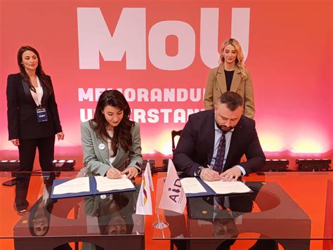 Меморандум за разбирање потпишаа Директорот на Invest Macedonia Џемаили со директорката на