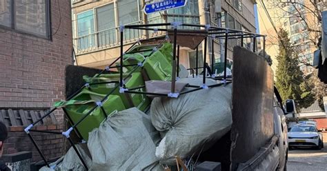 이사가 아니라 집을 없애야 해서 처음 폐기물 신청해봤는데 친절하고 신속하십니다 폐기물이라 한데 모아 버려도 되는 줄 알았는데 나름 종류를 구분해야 하더라구요 미리