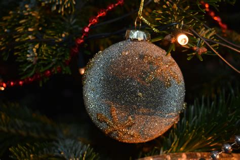 거울 거울 반사 겨울 골드 광택 기발한 따뜻한 럭셔리 매혹적인 반사 반짝반짝 빛나는 반짝이 보케 부드러운 조명 빈티지 빈티지 스타일 새해